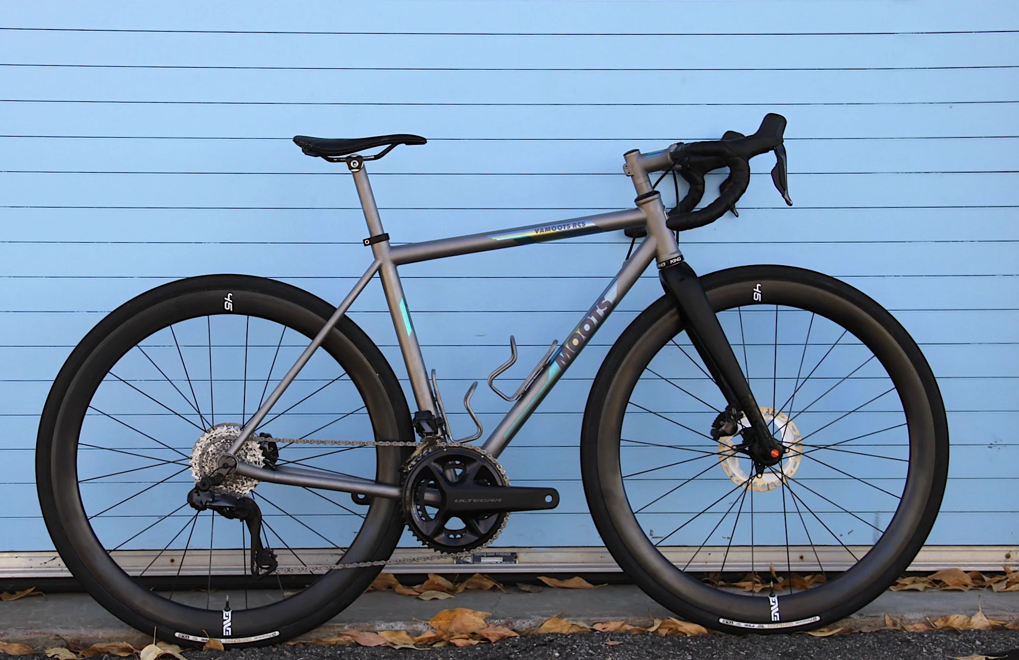 Revolutionizing Road Biking: Moots Vamoots 33 Titanium All-Roader Unveiled