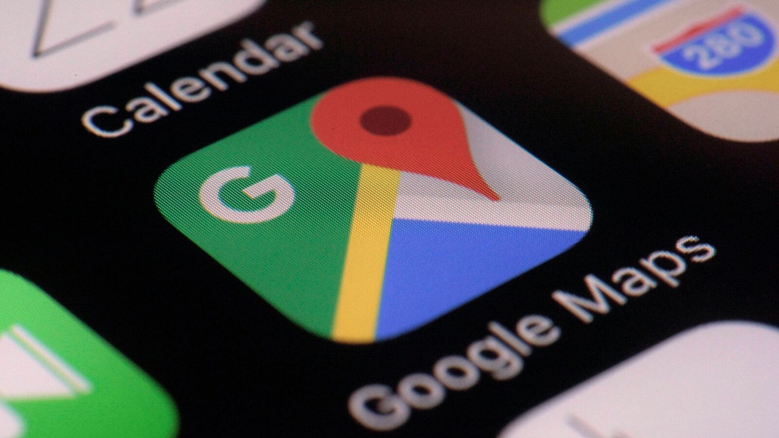 Google Maps removes music controls, complicates driving navigation
